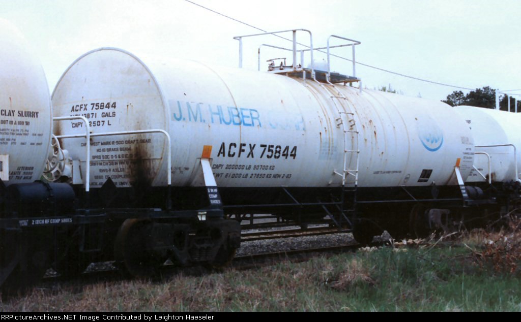 ACFX 75844 in fading J.M. Huber paint